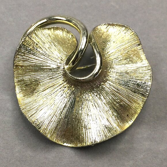 Lisner | Jewelry | Vintage Signed Lisner Lily Pad Gold Tone Mid Century ...
